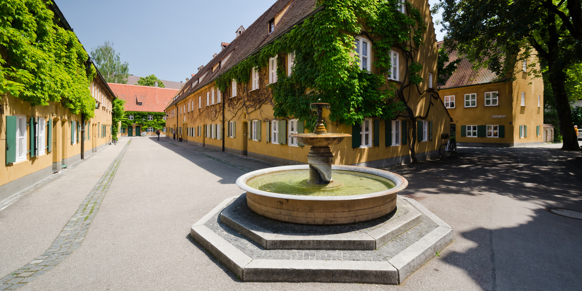 Hin & Hören: Die Fuggerei in Augsburg erkunden | DB Regio Bayern